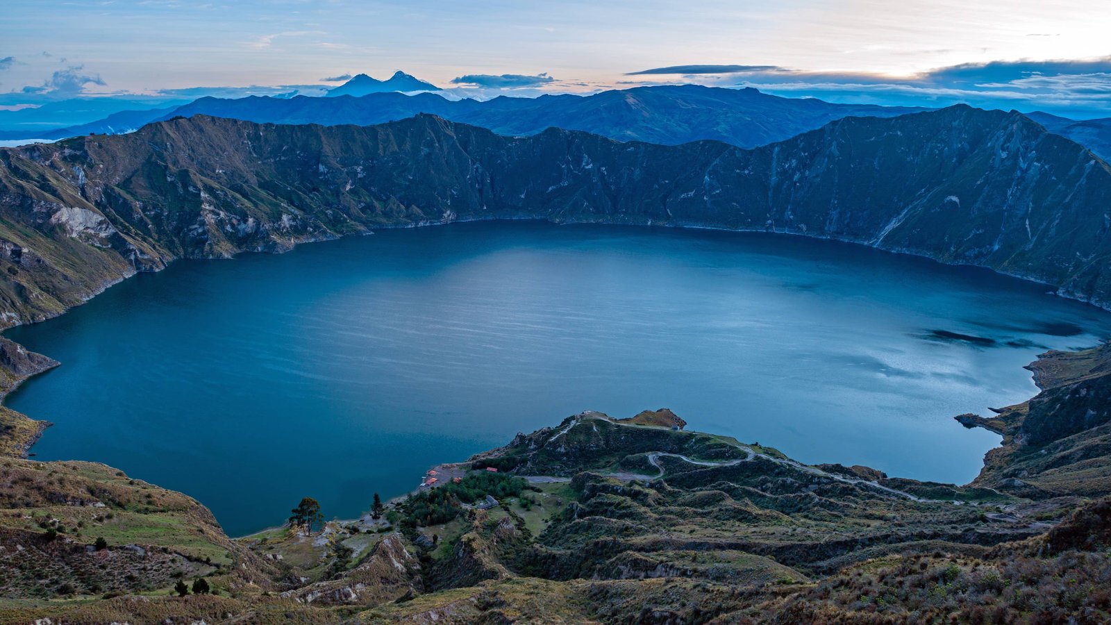 Quilotoa | Volcano & Lagoon Quilotoa, Ecuador.
